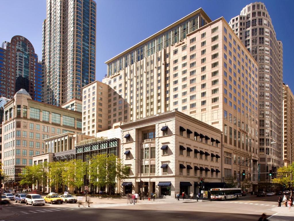 The Peninsula Chicago - CHOOSETHEMOON