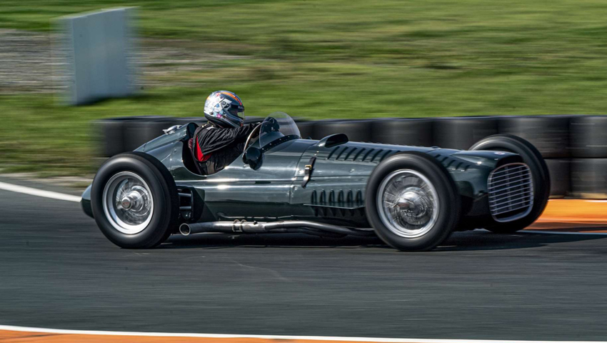 F1 from the 50s completely renovated - CHOOSETHEMOON