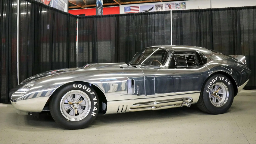 Shelby Built a Shiny Cammer Cobra V8 - CHOOSETHEMOON